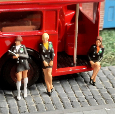 OO GAUGE 3 X FEMALE CLIPPY FIGURES HAND PAINTED ON THE BUSES | eBay UK