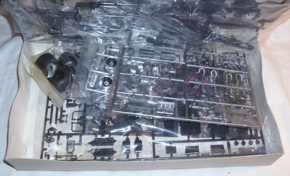 TAMIYA F1 JOHNNY PLAYER SPECIAL RACE CAR 1:20 SCALE MODEL KIT #2004 ...