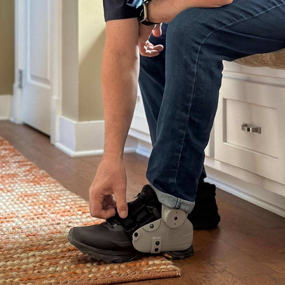 Tayco Over the Shoe RecoverX Ankle Brace Alternative Walking Boot Small ...