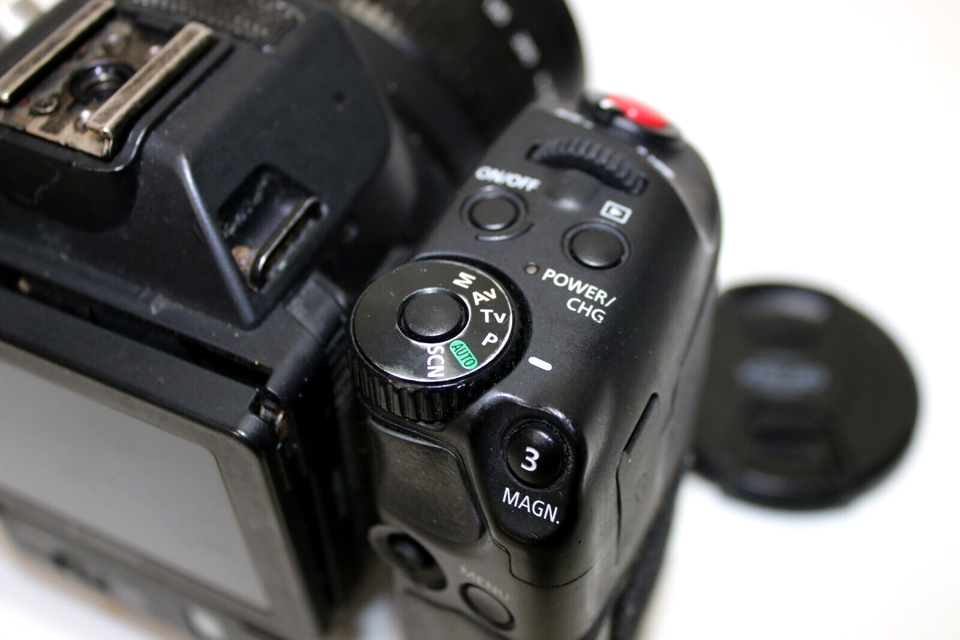 Canon XC15 4K Camcorder w/Canon MA-400 Mic Adapter - READ ...