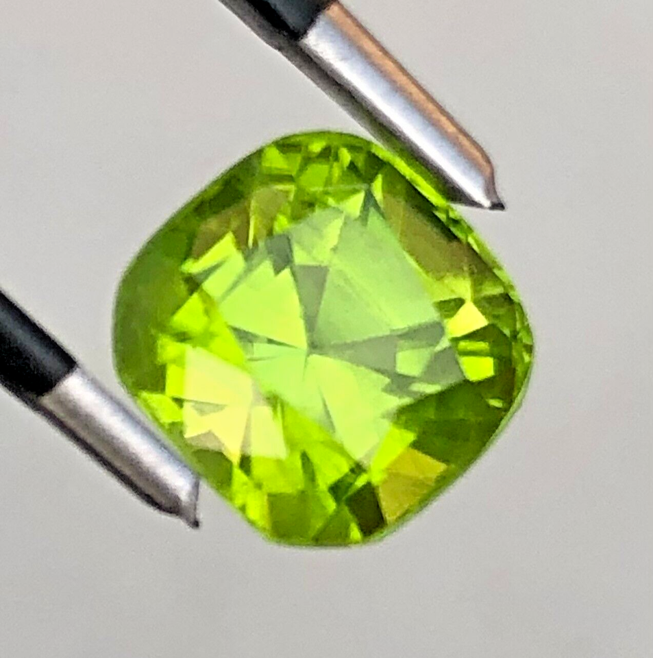 AAA 3.90 Ct VVS Natural Faceted Cushion Cut Peridot Loose Gemstone ...