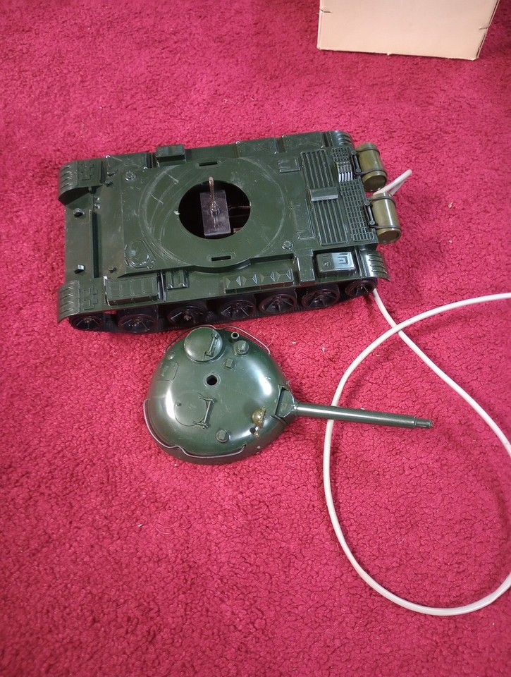 Vtg Piko 1/25 Panzer T-62 Tank MIB East German NVA 1970s Battery Op ...