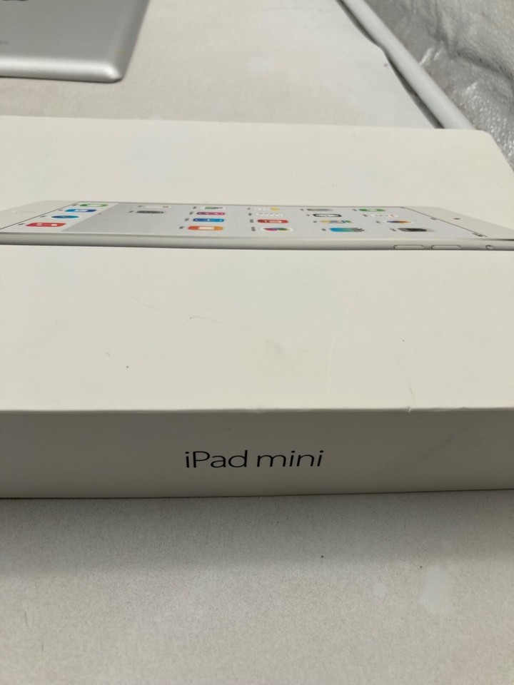 Lot Of 5 Apple iPads Mixed Models Includes Boxes 3 Tested & 2 Untested ...