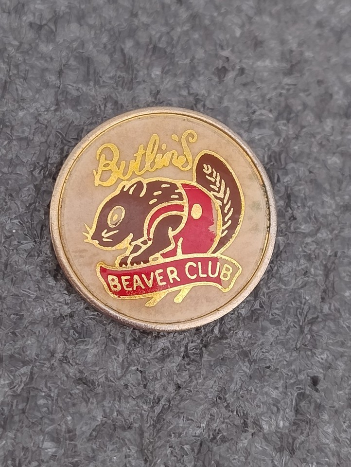BUTLINS HOLIDAYS ORIGINAL BADGEs - JOB LOT 4 BADGES - 3XBEAVER / 1X913 ...