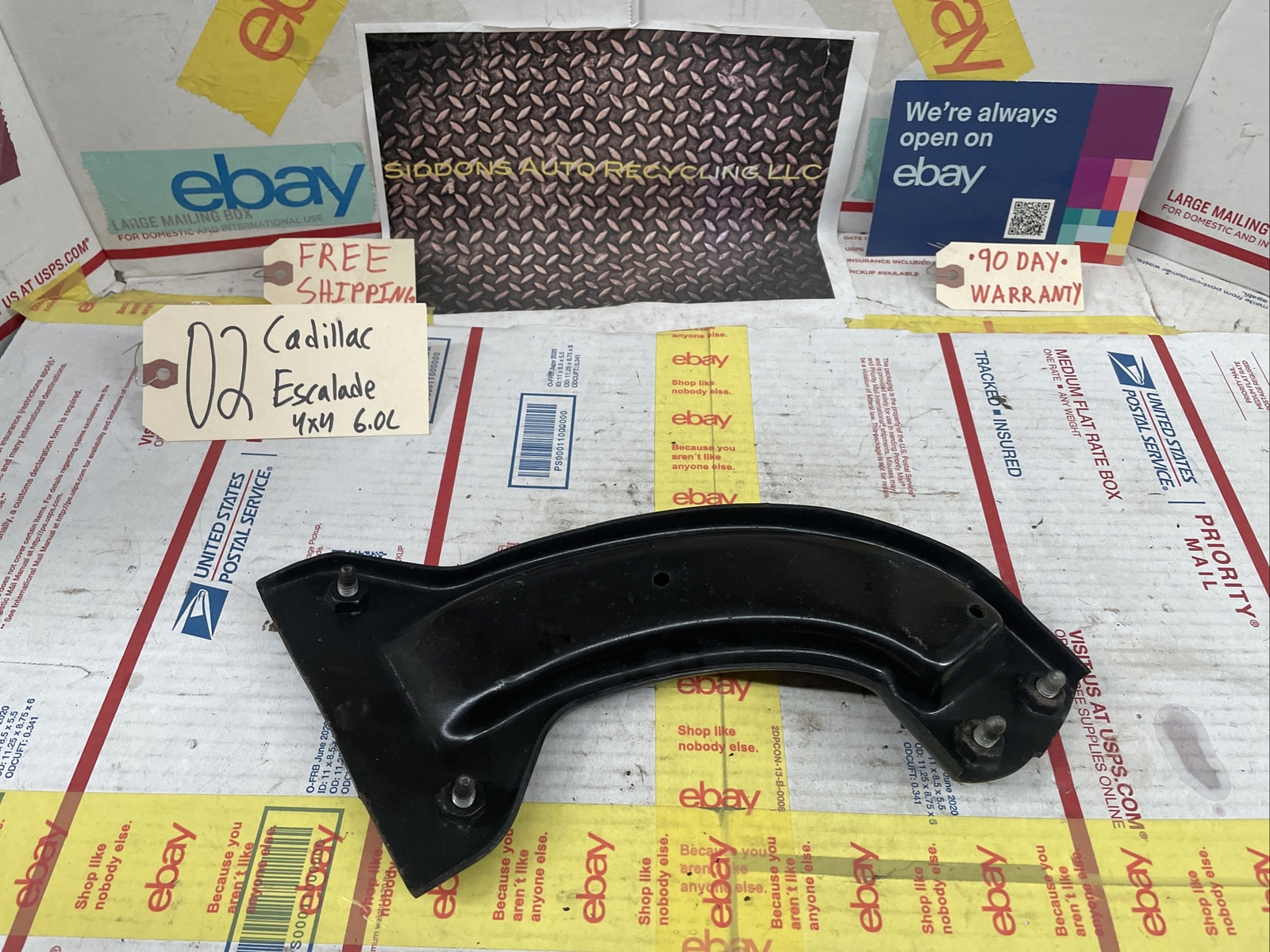 02-06 CADILLAC ESCALADE FRONT LEFT DRIVER FENDER UPPER BRACKET w/ Bolts ...