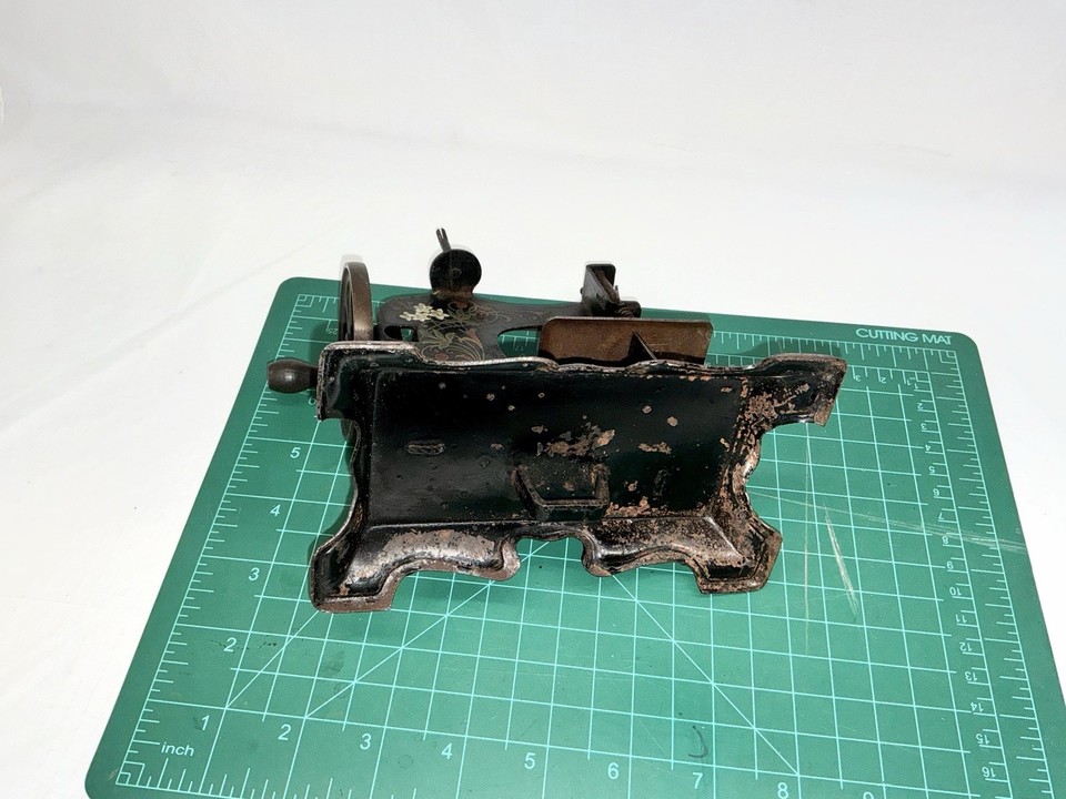 Vintage German Toy Sewing Machine Hand Crank Metal W/ Decals c.1900 ...