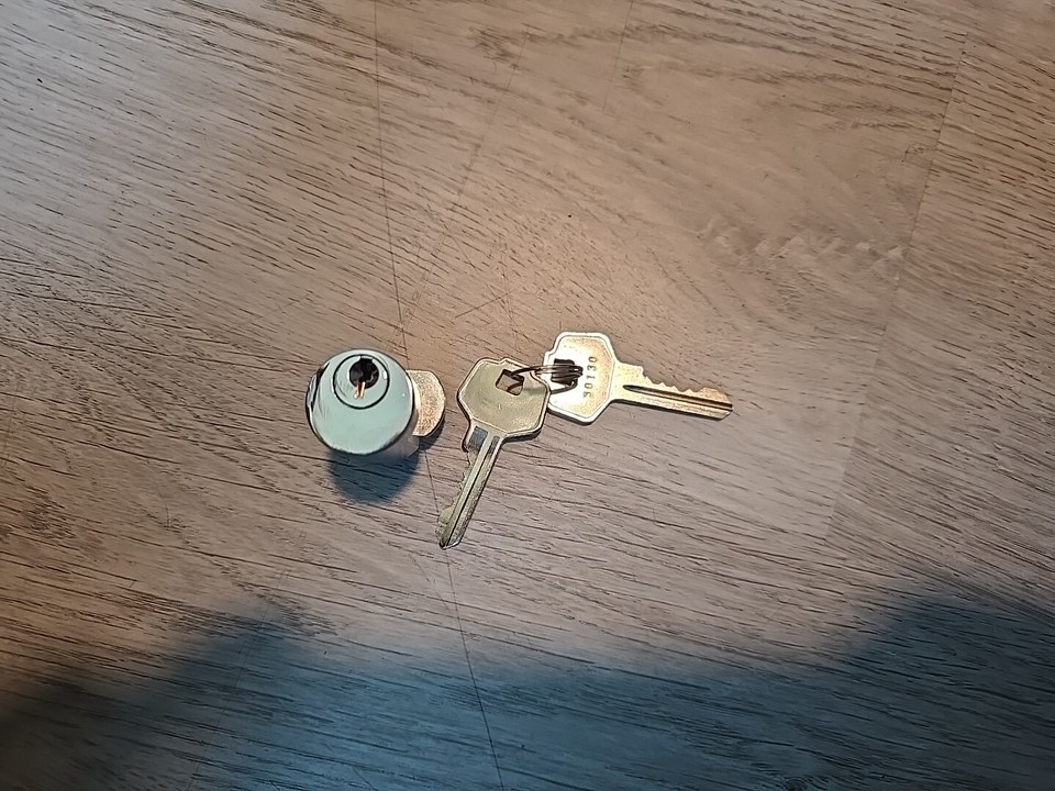 Storage Unit Cylinder Lock With 2 Matching Keys | eBay