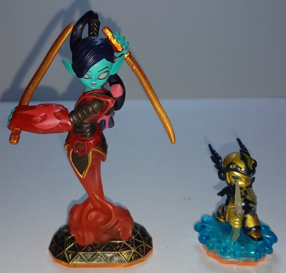 Skylanders Giants Scarlet Ninjini & Legendary Chill LightCore Lot Of 2 | eBay