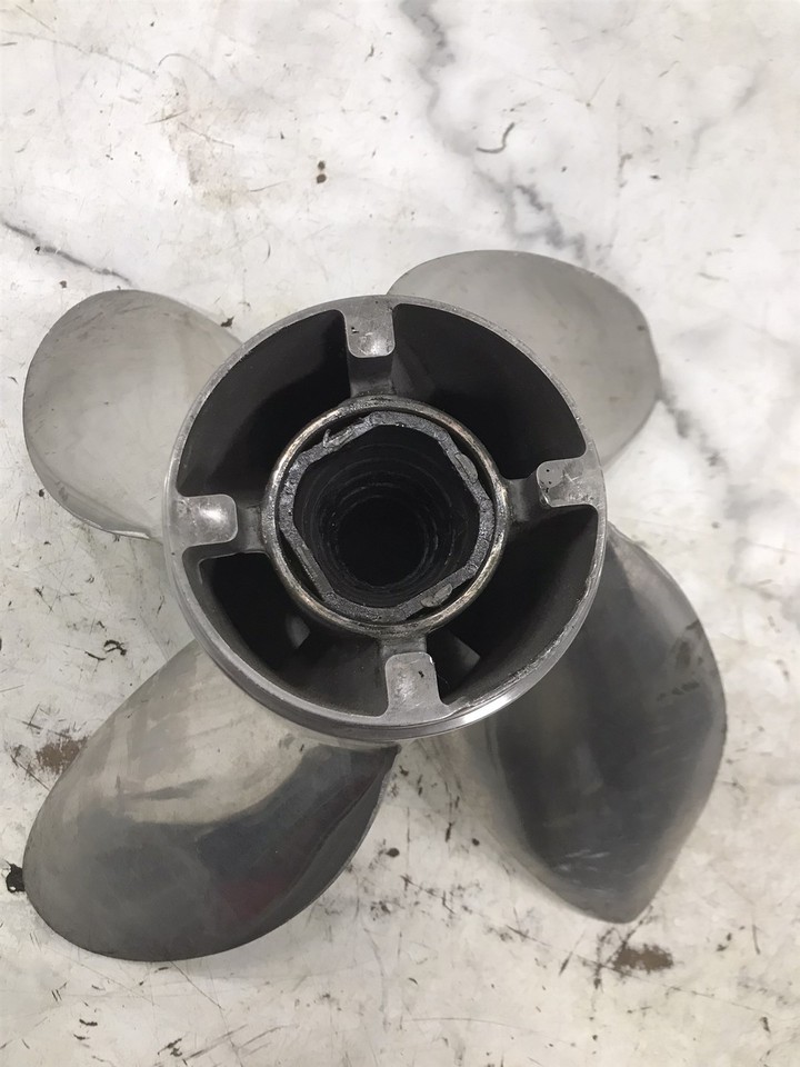 MerCruiser Mercury Marine Bravo 1 boat prop propeller 48-831910 22P 4 ...