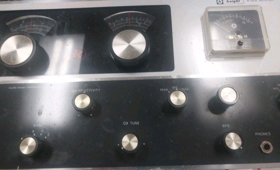 Knight R100A 4 Band Receiver Powers On Pick up some Is station on band ...