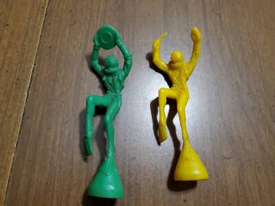 Vintage lot 2 different Kellogg's baking soda frogmen no caps cereal ...