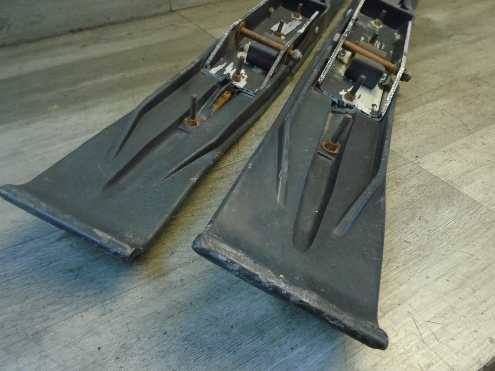 96 1996 Arctic Cat ZRT 600 Snowmobile Suspension Black Skis Loops Skags