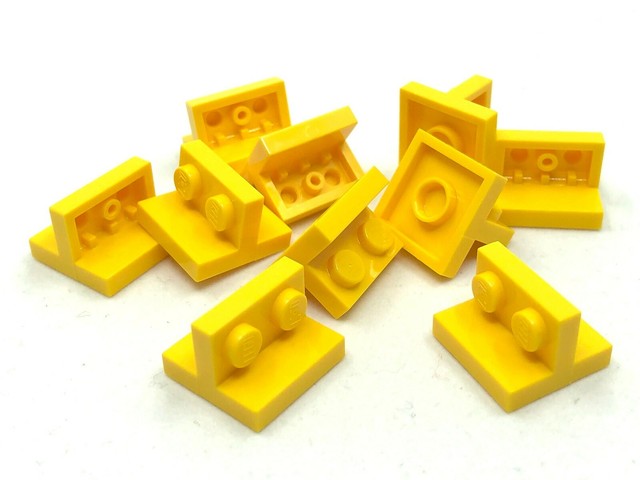 LEGO 10pcs NEW Yellow 2x2 Tile with vertical Plate Studs on Side ...