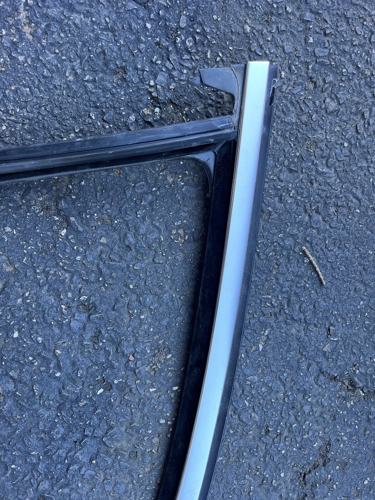 2019-2022 BMW 330i M340i Right FRONT DOOR UPPER MOULDING ALUMINUN ...