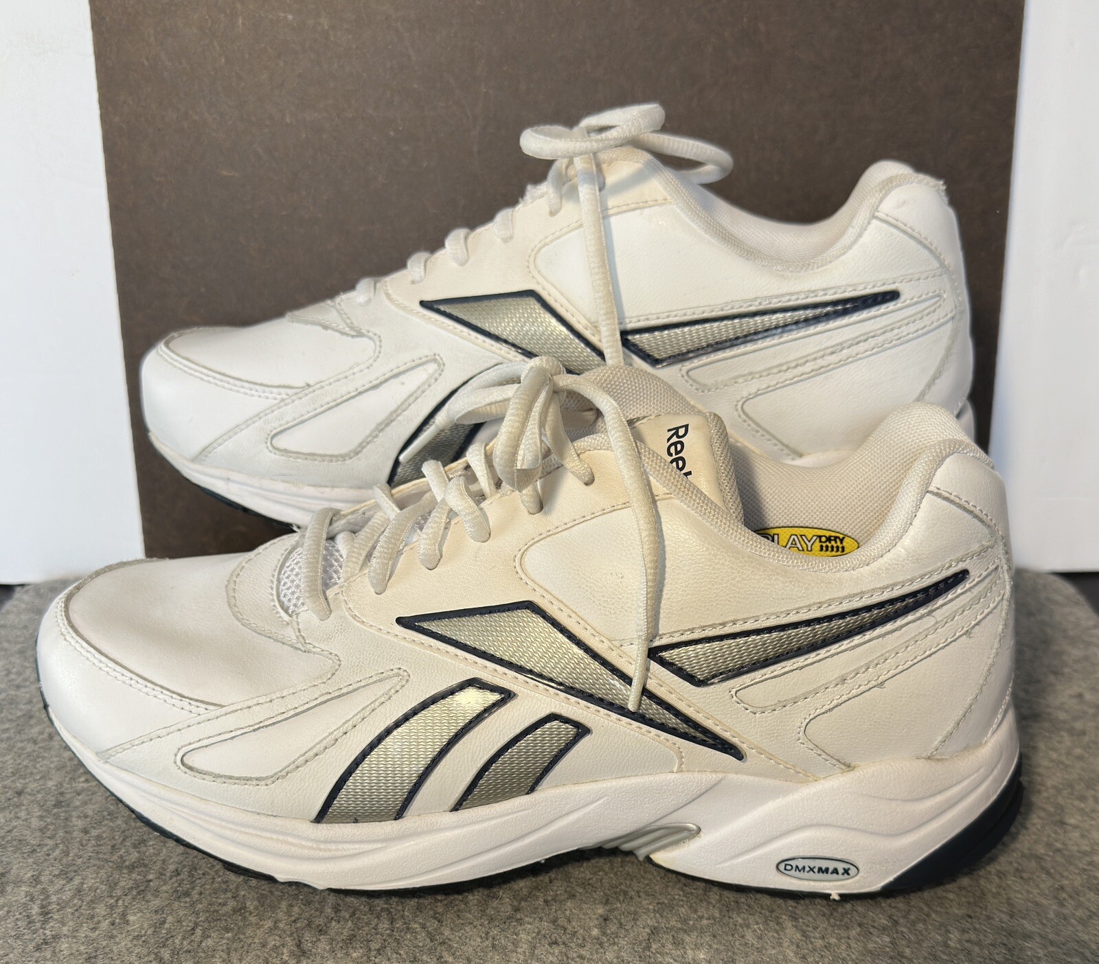 Reebok Mens 9 PLAY DRY DMX MAX White Blue Navy Silver - Gem