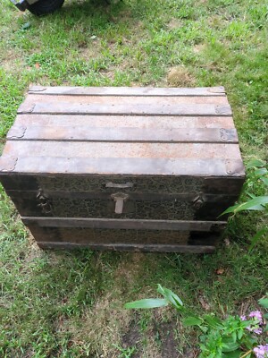 1800-1899 - Clinton Wall Trunk