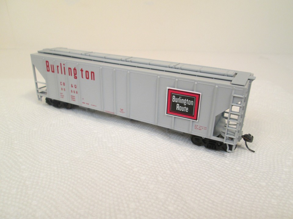 BURLINGTON PS-2 CD 4427 COVERED HOPPER # 85668 (OUT OF PRODUCTION ...