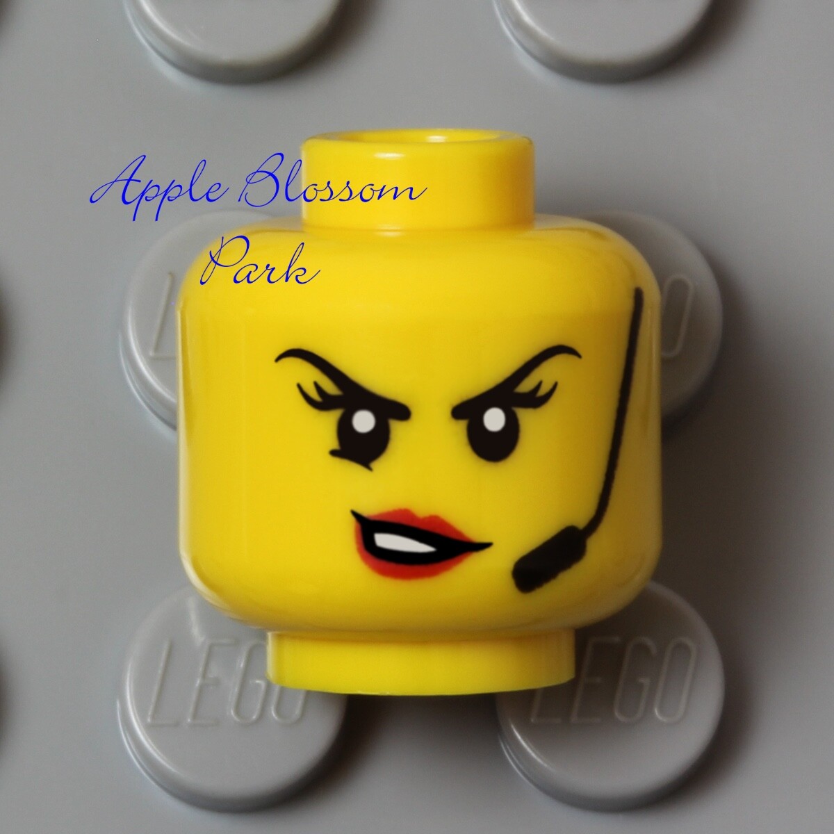 NEW Lego Female MINIFIG HEAD w/Headset Mic Black Eyebrow Hair Girl Fire ...