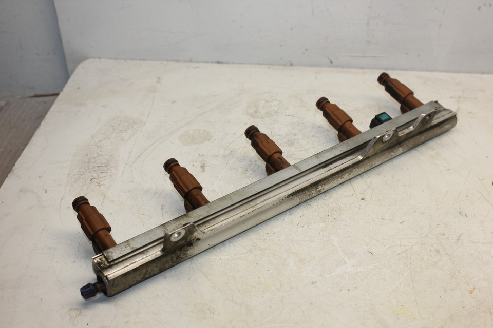 2001-2004 Volvo S60 V70 XC70 V70XC Fuel Rail Assembly | 9186340 ...