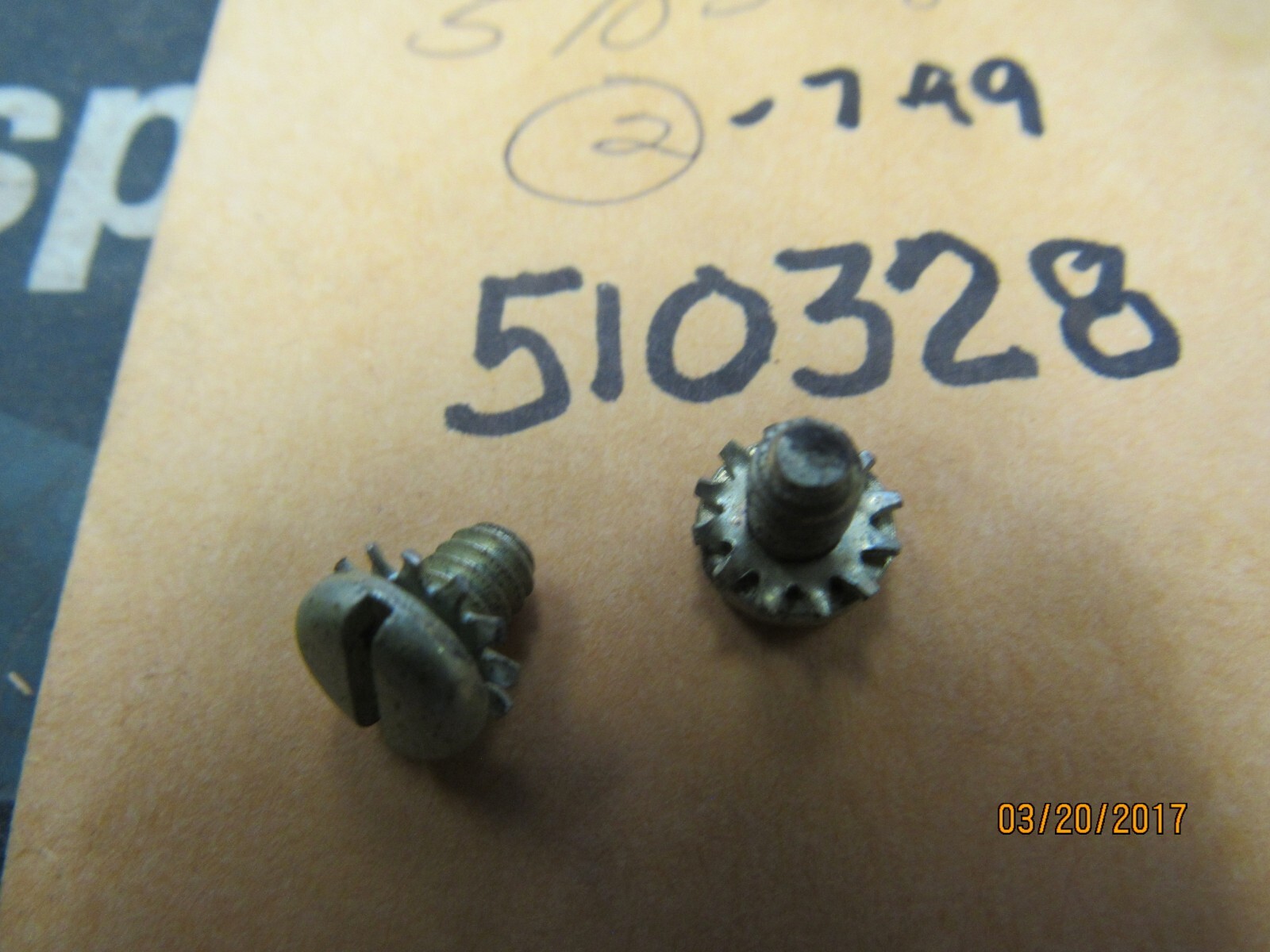2 NEW OLD STOCK OMC OEM JOHNSON EVINRUDE SCREWS 510328 | eBay
