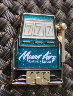 VINTAGE MOUNT AIRY CASINO & RESORT SLOT MACHINE COLLECTIBLE MAGNET | eBay