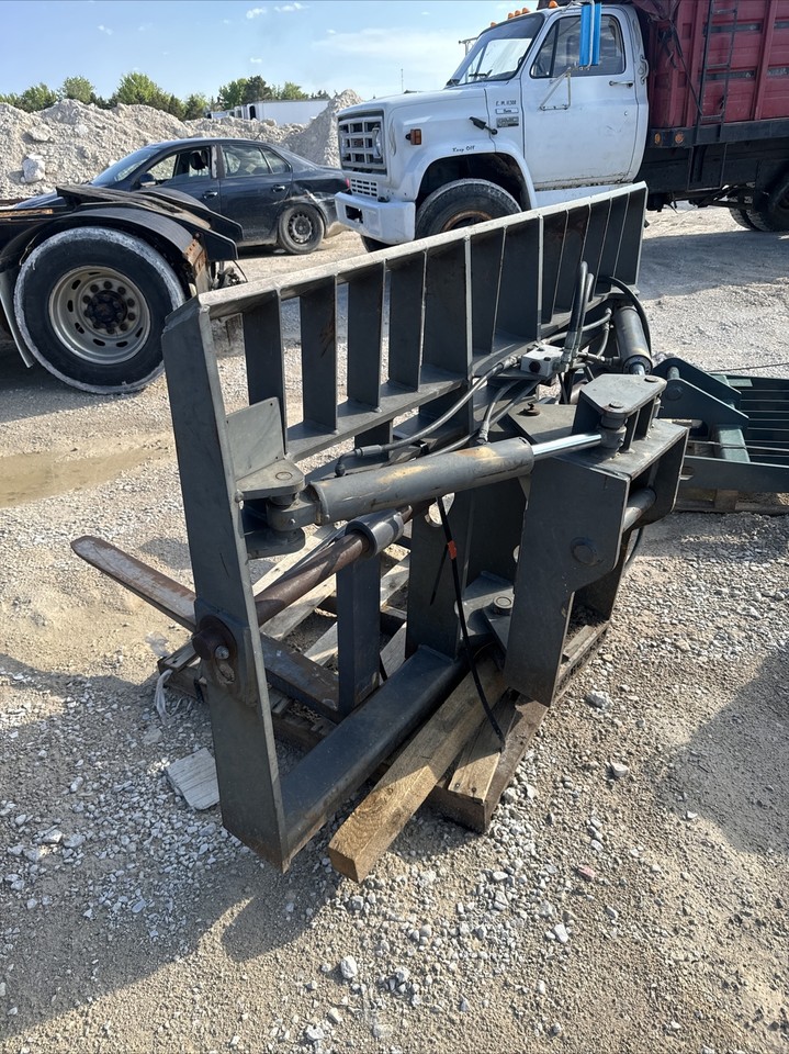 Gehl Telehandler Lift Hydraulic Swivel Fork Carriage Mast Back 66 ...