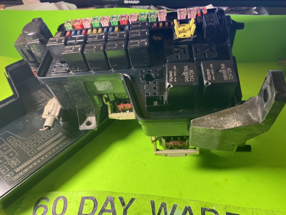 02-03 DODGE RAM IPM INTEGRATED POWER DISTRIBUTION MODULE FUSE BOX ...