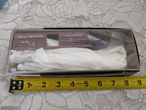 NIB HO Scale Roundhouse 36' Great Northern Stock Car Kit | eBay