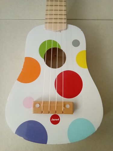UKULELE CHILDS GUITAR JANOD JURATOYS WHITE WITH POLKA DOTS SPOTS USED 4 ...