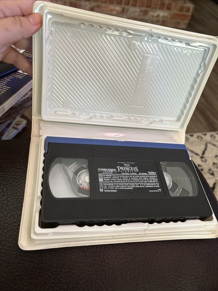 The Princess Diaries VHS 2001 Disney Clamshell Anne Hathaway Julie ...