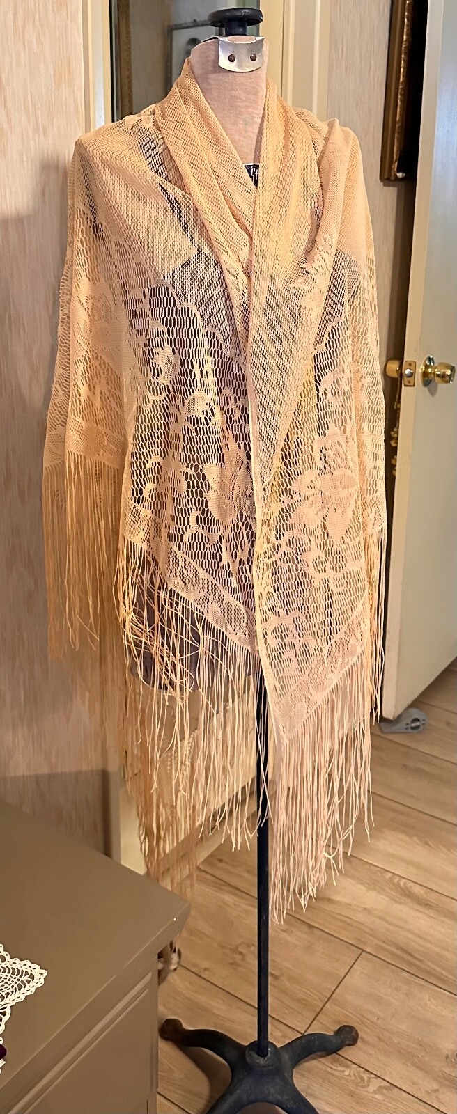 Vintage Lace Piano Fringe 1980's Shawl- Peach Lace-Ja… - Gem