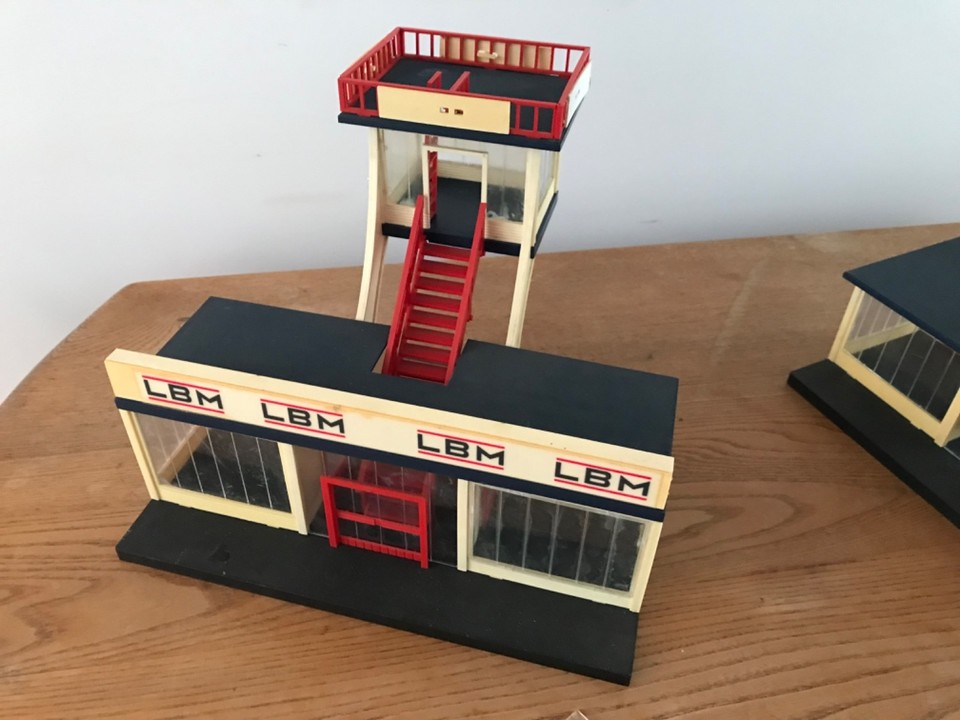 SCALEXTRIC TRACKSIDE PIT BUILDINGS CONTROL TOWER START GANTRY FRENCH | eBay