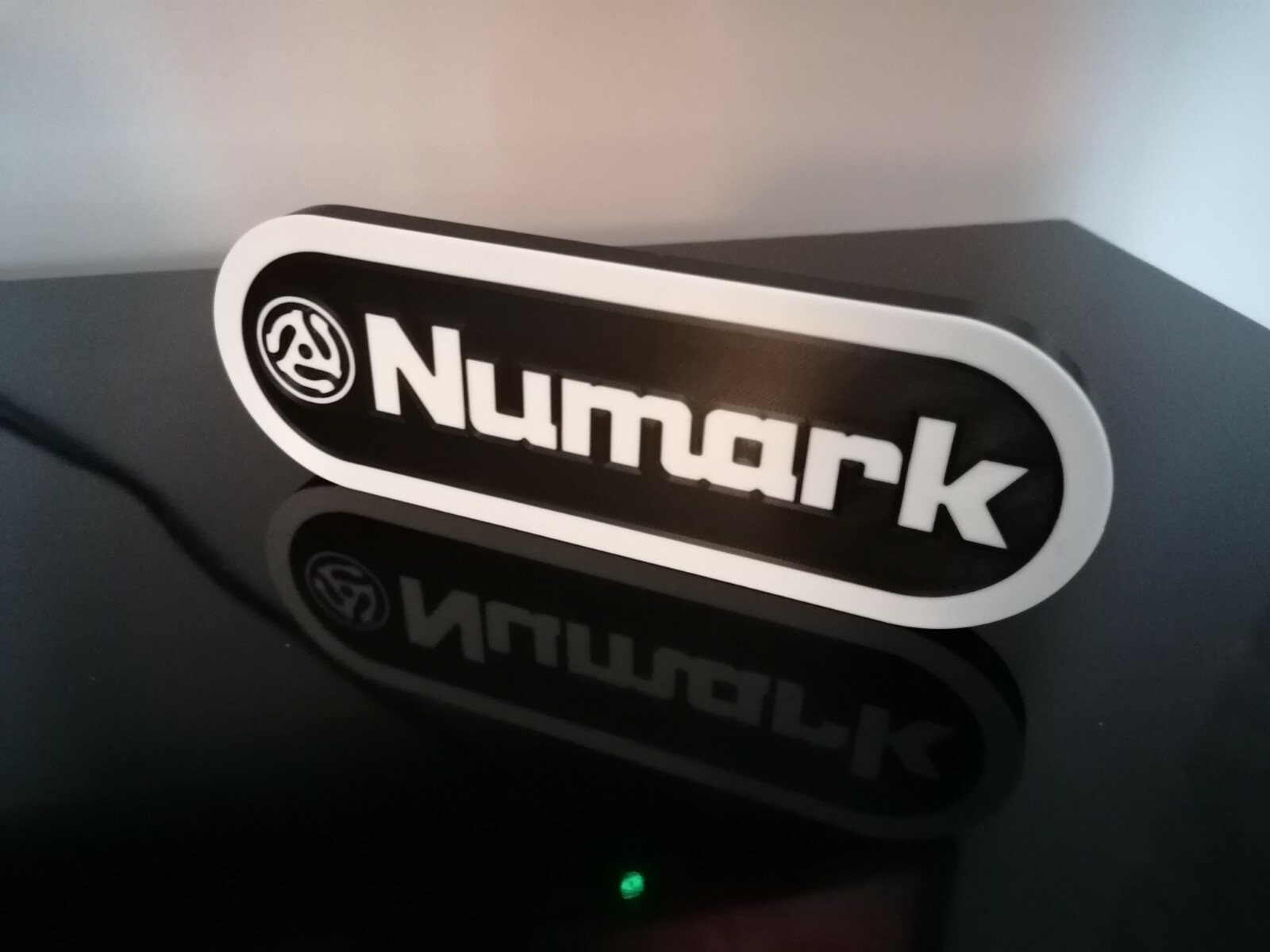 Numark Logo Wallpaper