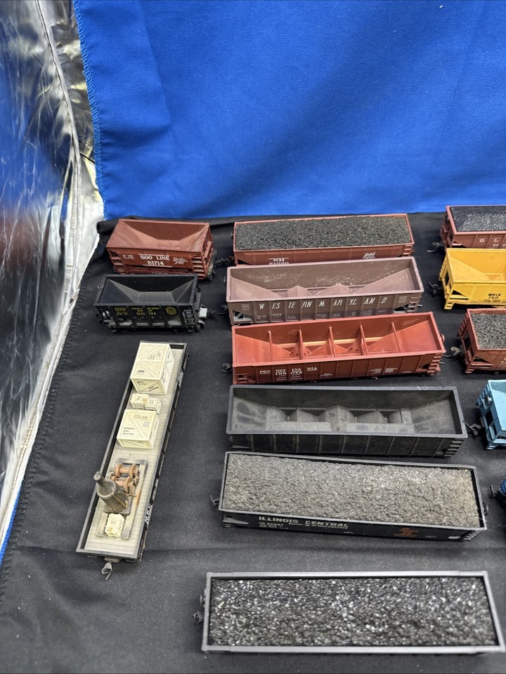 Lot of 32 HO scale open hopper cars Most with knuckle couplers Some ...