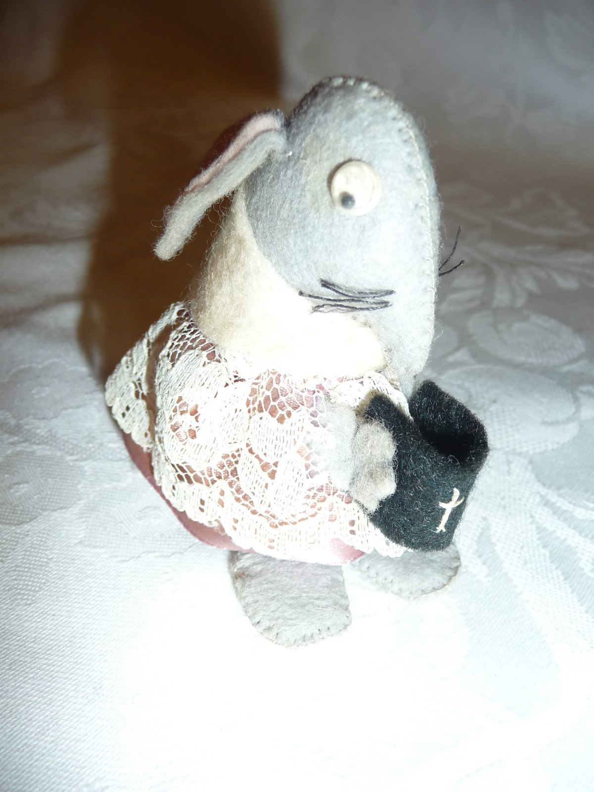 Vintage Small Felt Church Mouse in satin & lace robe Choir member ...