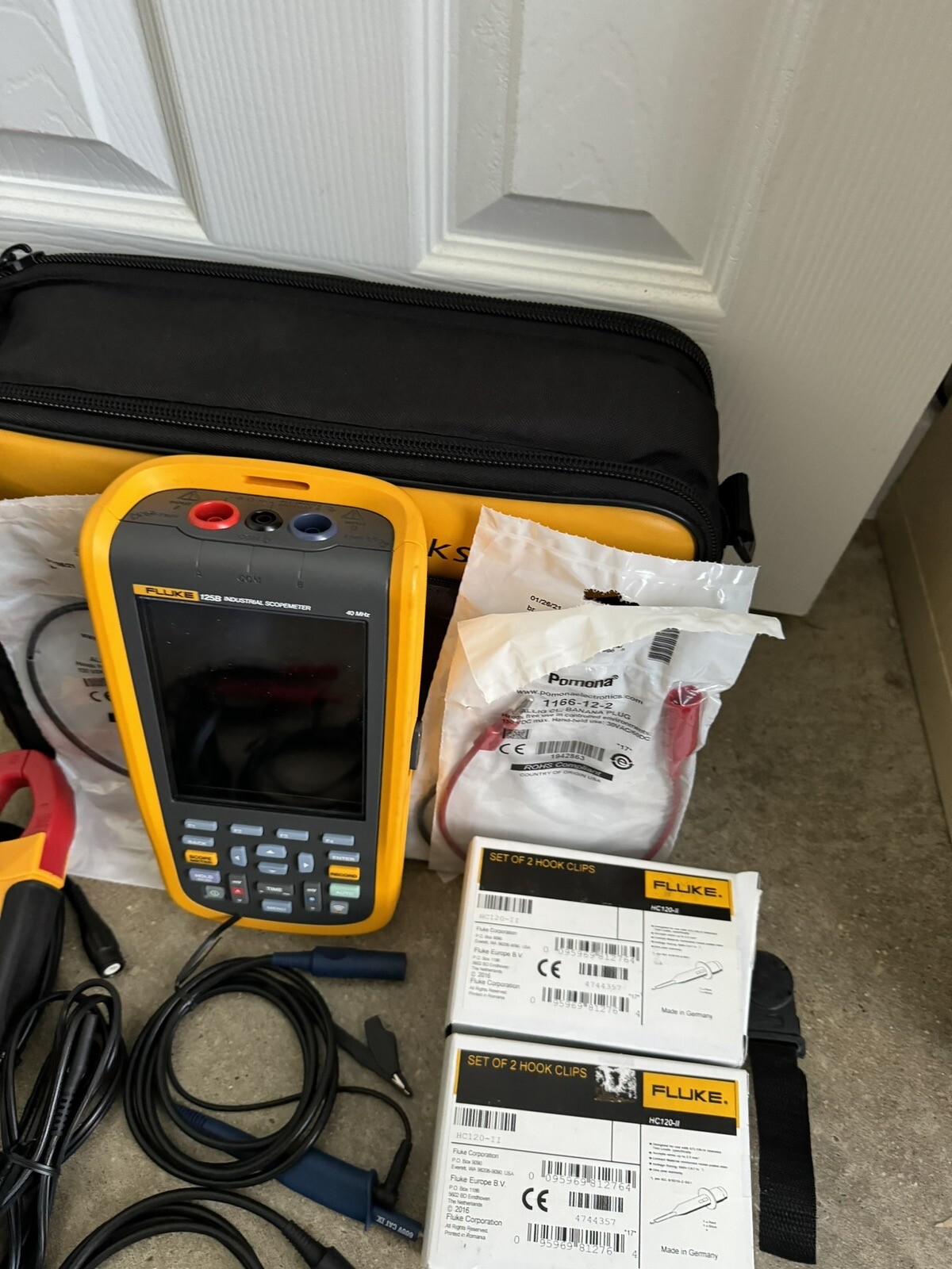 FLUKE 125B/NA INDUSTRIAL SCOPEMETER 40MHz HANDHELD OSCILLOSCOPE 1HZ TO ...