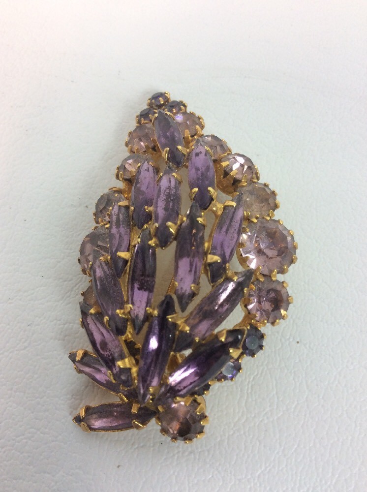 Vintage Purple Lilac Rhinestone Gold Tone pin brooch… - Gem