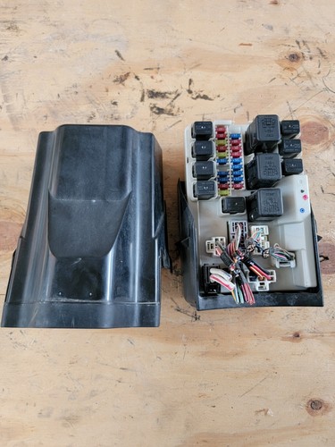 2006 INFINITI G35 Manual MT 6-Speed IPDM FUSE RELAY BOX 284B7AQ01B Oem ...