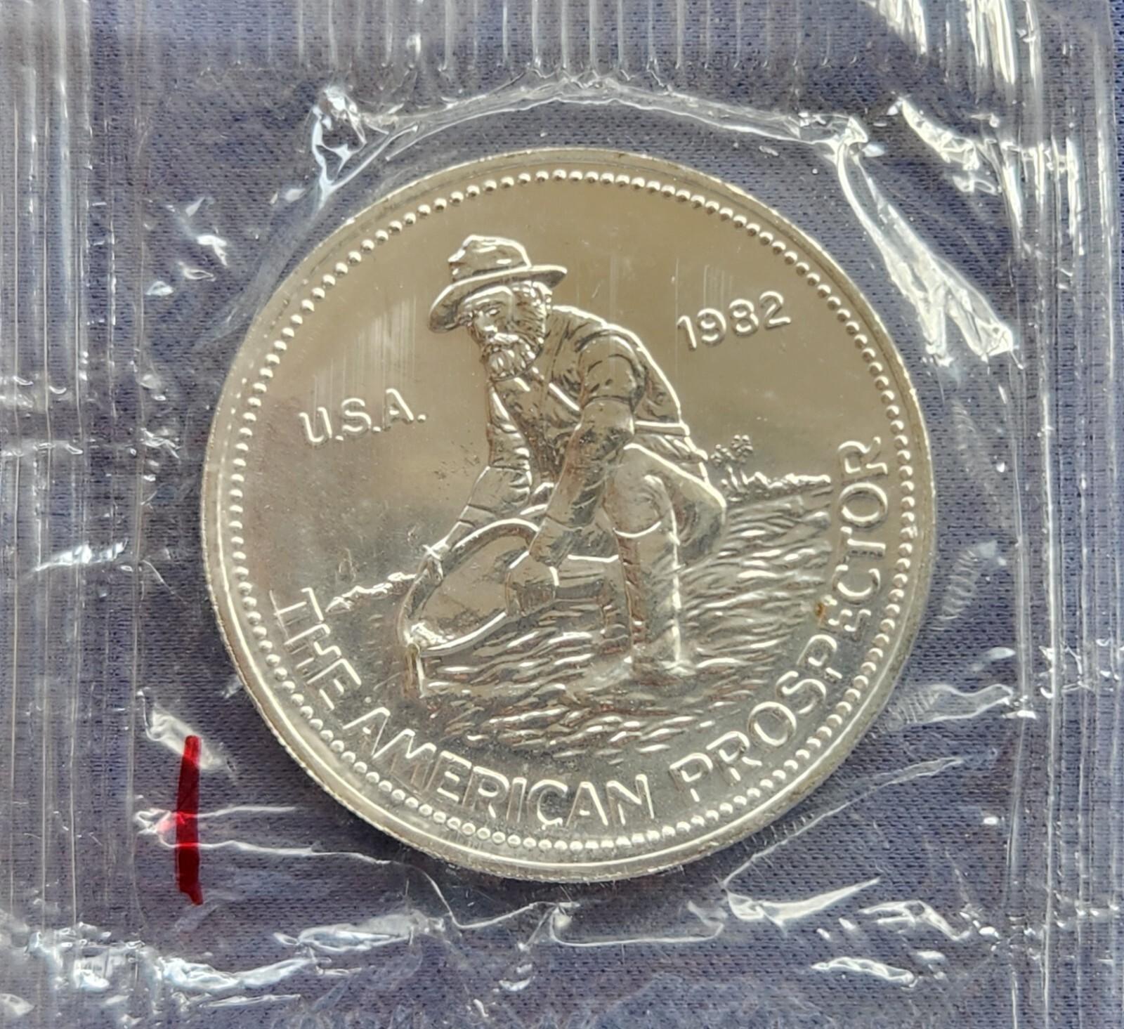 1982 USA - 1 oz .999 Fine Silver Engelhard - The American Prospector ...