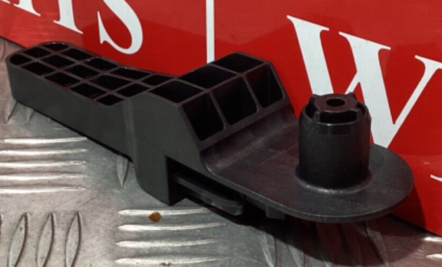 Mercedes-Benz S-class W222 Radiator Right Bracket A2225045940 Genuine ...