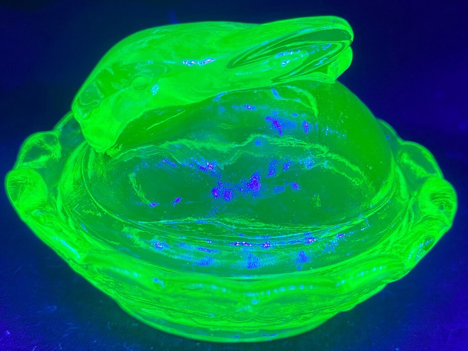 Blue green Vaseline Uranium glass Bunny rabbit on nest basket Easter ...