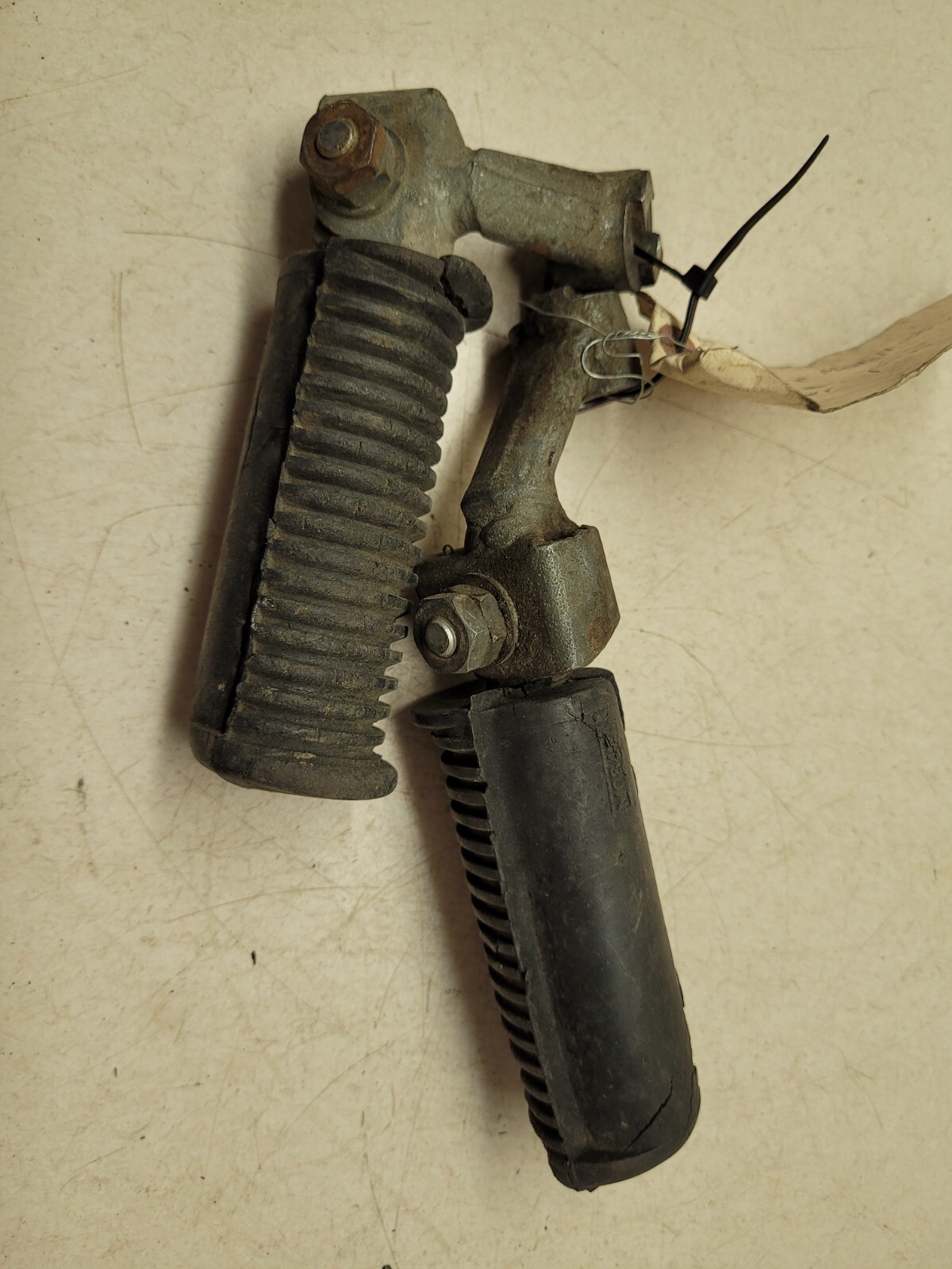 1970 Bridgestone Mach II SS-7 RS-7 200 bs5 drivers foot pegs 6002 | eBay