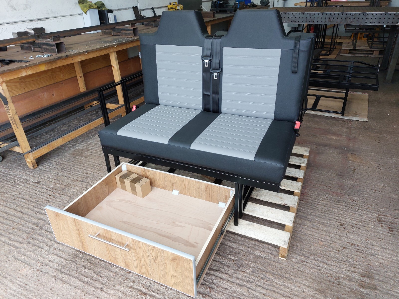 Rock n roll bed with integral drawer. Fits t4 t5 t6 vivaro Vito trafic ...