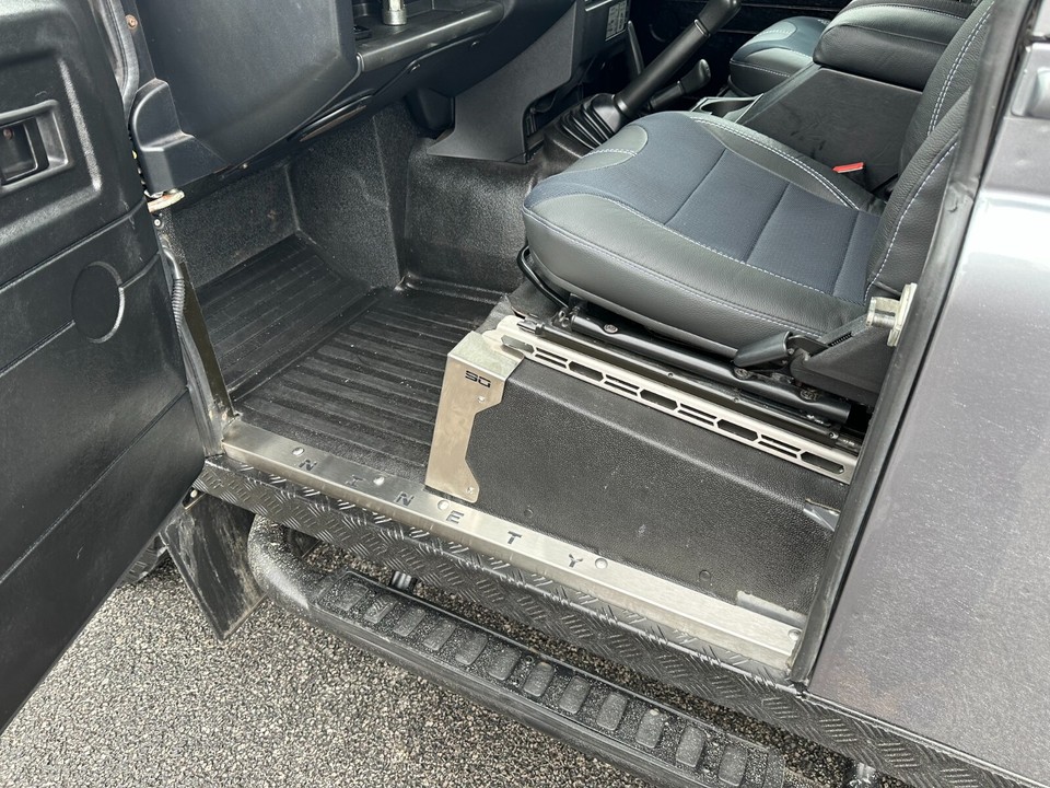 Stainless FRONT door carpet retainer trim To Fit Land Rover Defender 90 ...