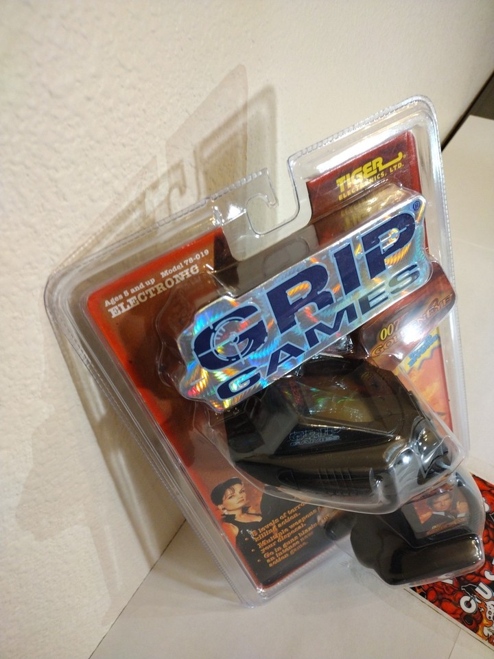 VTG 007 Goldeneye Tiger Grip Game 1996 Handheld, Brand New. Very Nice ...