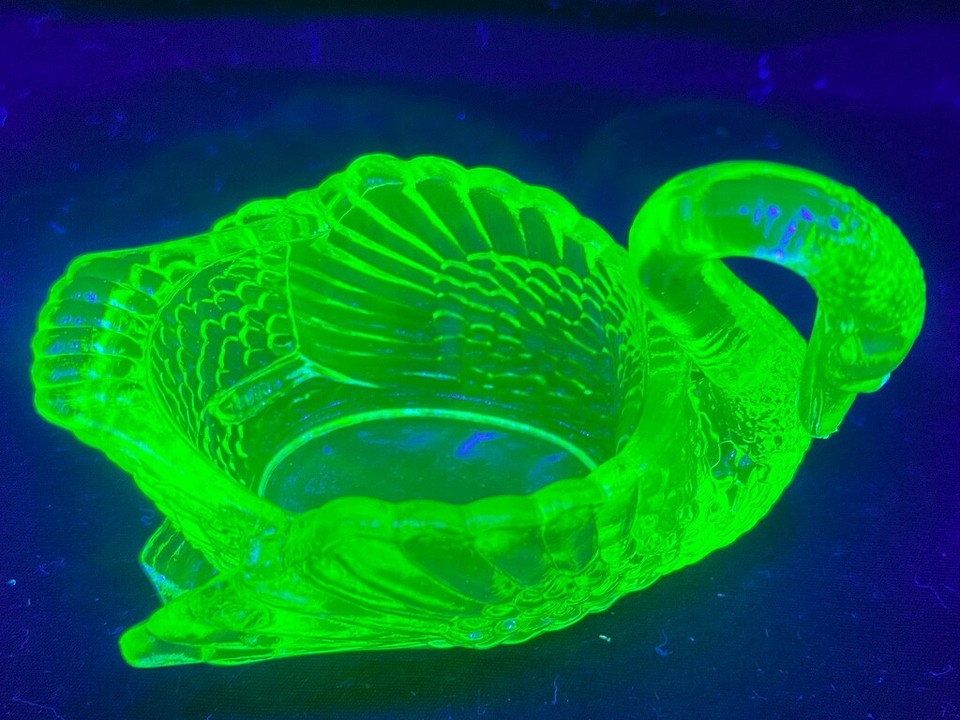 Green Vaseline uranium glass Swan / Easter eggs salt cellar dip duck ...