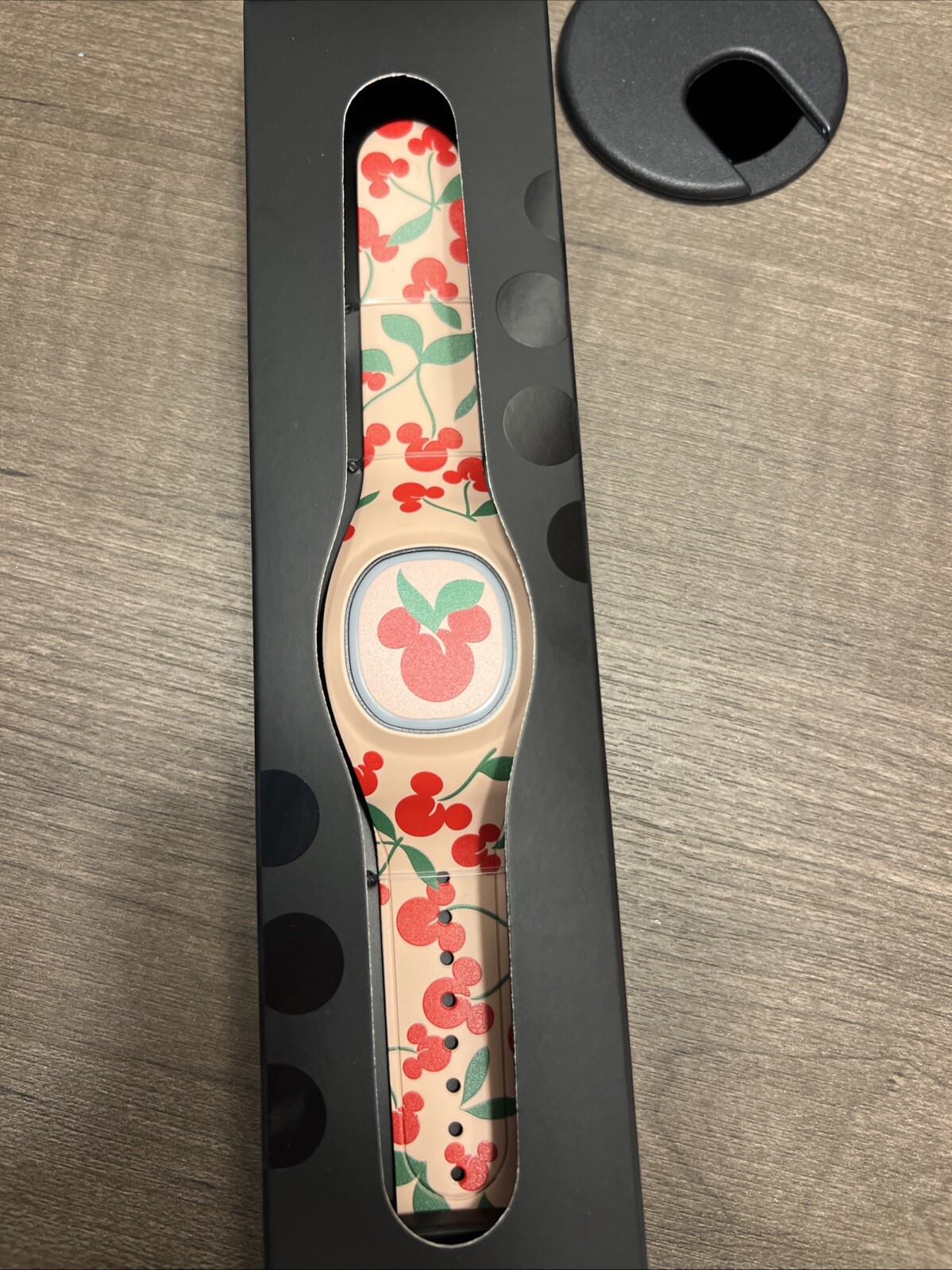 Disney Cherry Magic Band Plus W/ Charger Unlinked | eBay