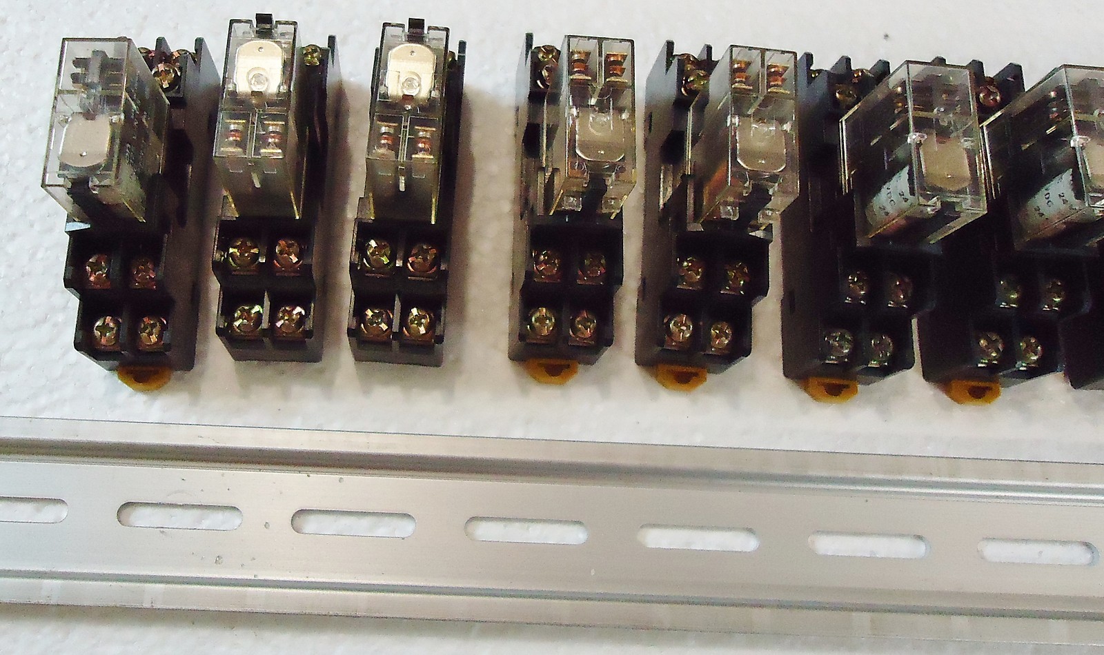 10 OMRON G2R-212S-V-N-US W/RJ9SA)MAX.5A250V AND ALUMINUM RUNNER/BASE | eBay