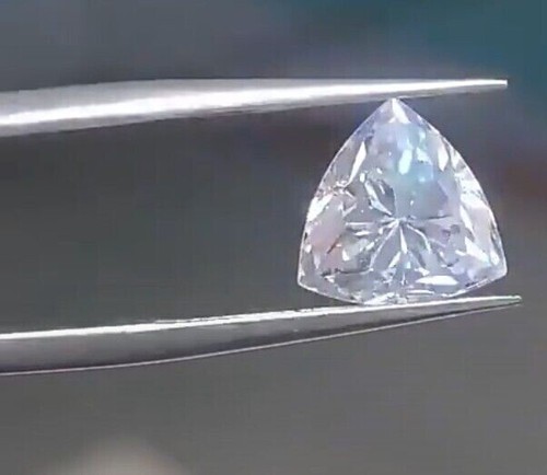 A white color 5ct Diamond Loose Stone Trillion VVS1 with Certificate ...