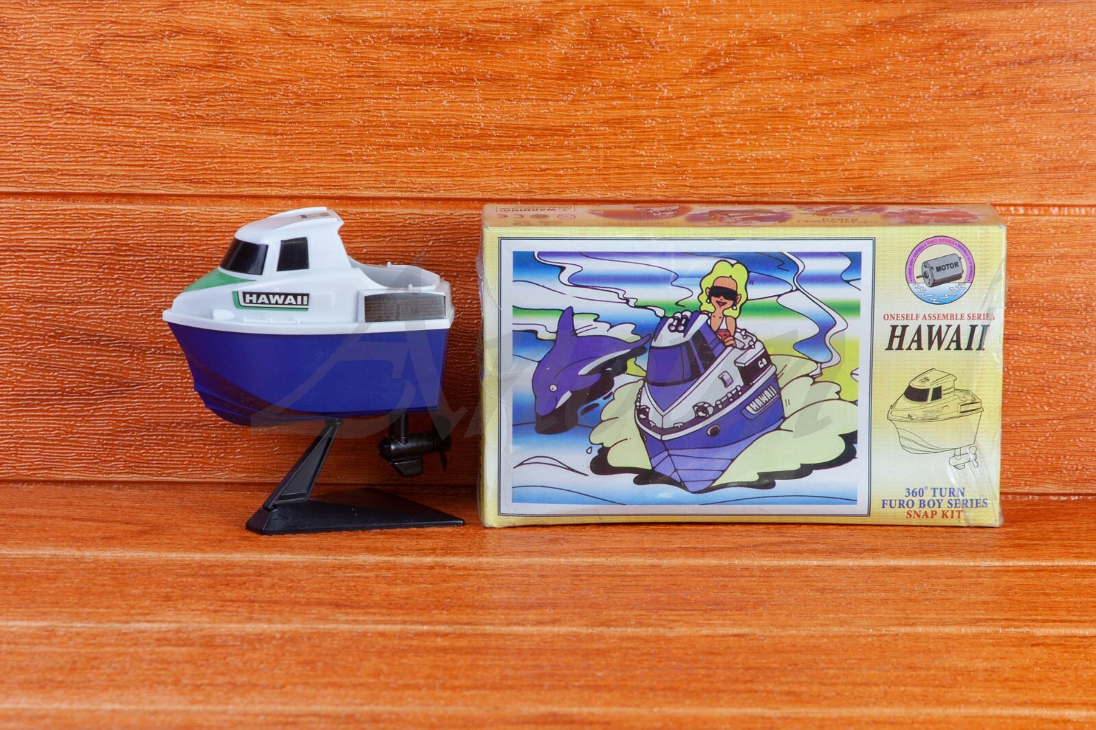 Vintage Boat Toy Cabin Cruiser Blue/White Plastic Boat eletrict motor ...